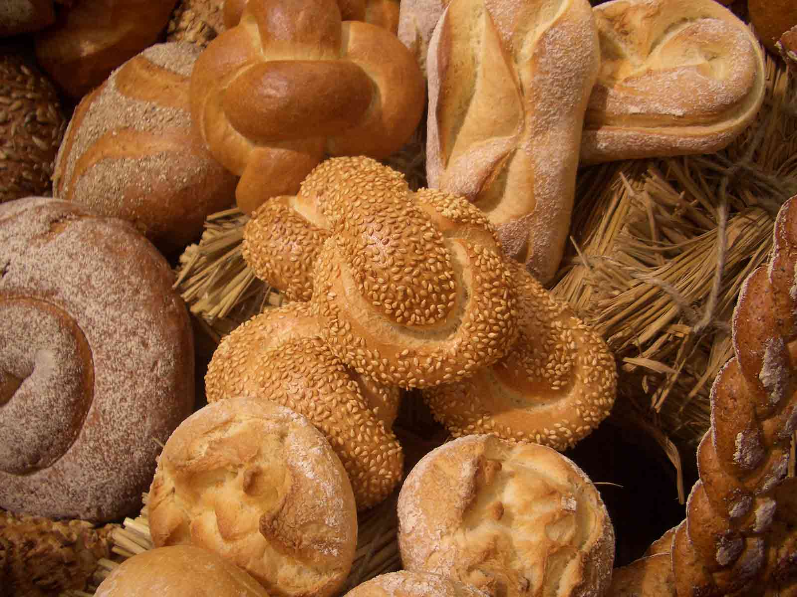 Brotabfall: Was passiert mit übrig gebliebenem Brot (Brotabfällen) in ...